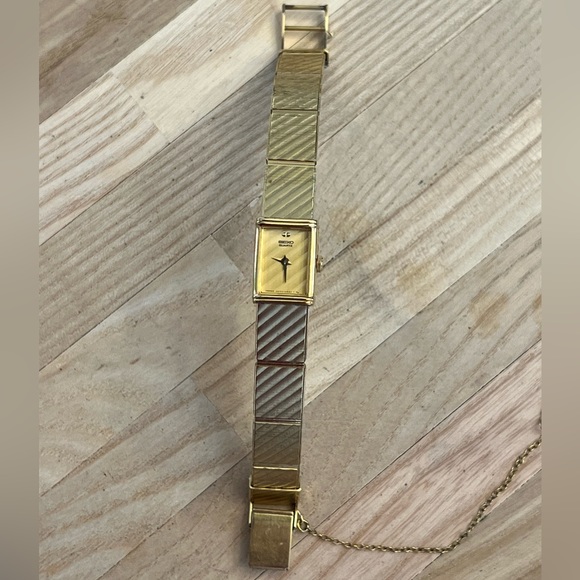 Seiko | Accessories | Seiko Ladies Watch Vintage Striped Gold Tone Bracelet And Dial | Poshmark